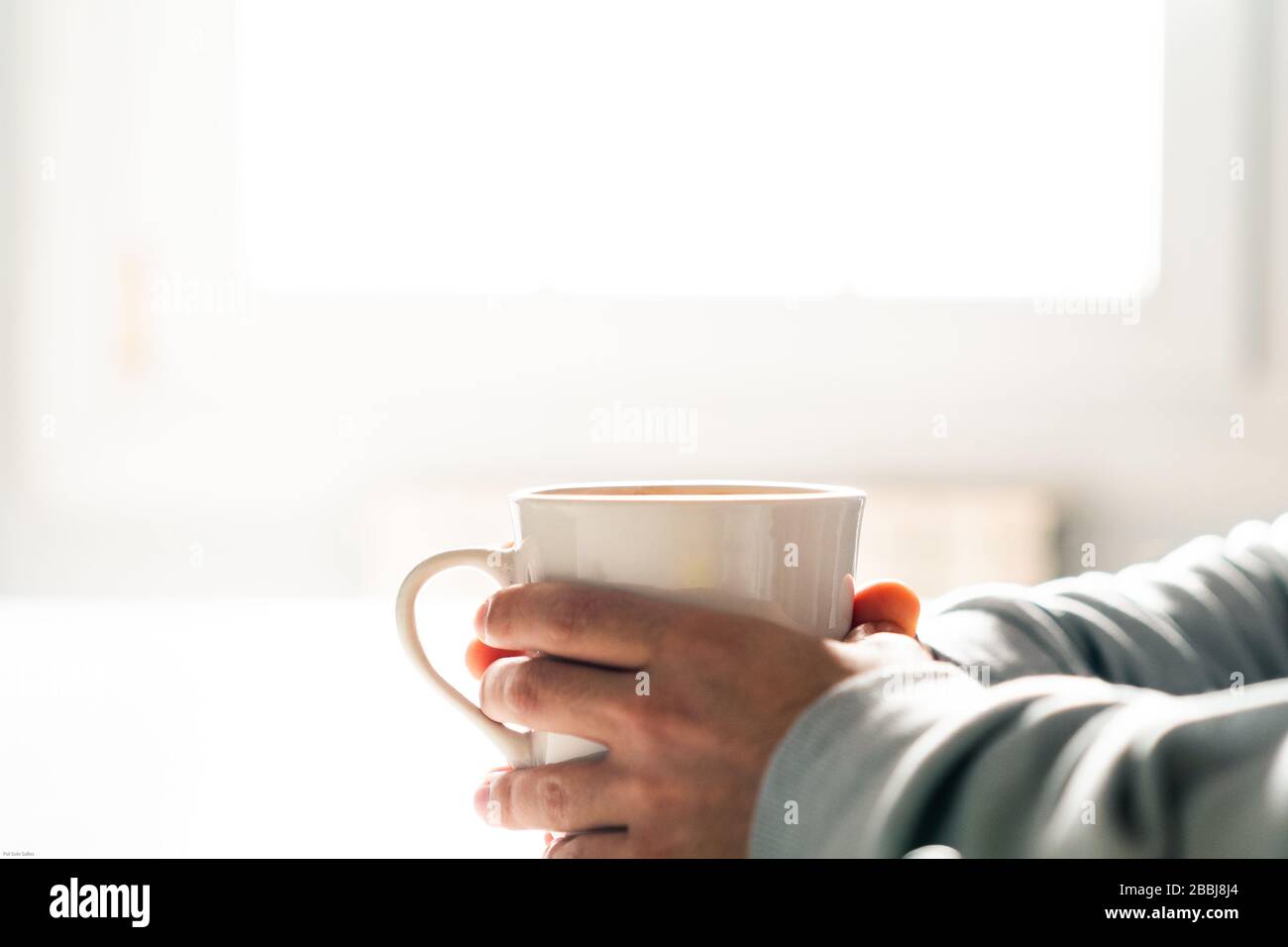Fingers warming holding cup hi-res stock photography and images - Alamy