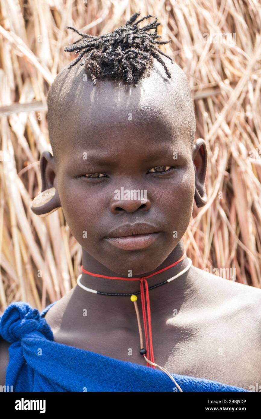 Mursi tribe woman hi-res stock photography and images - Alamy
