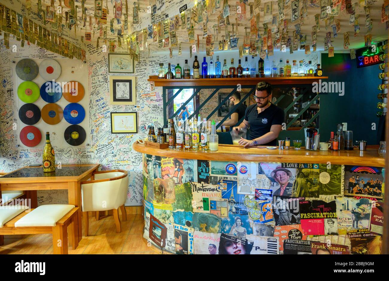 Cocktail bar, Havana Vieja, Cuba Stock Photo - Alamy