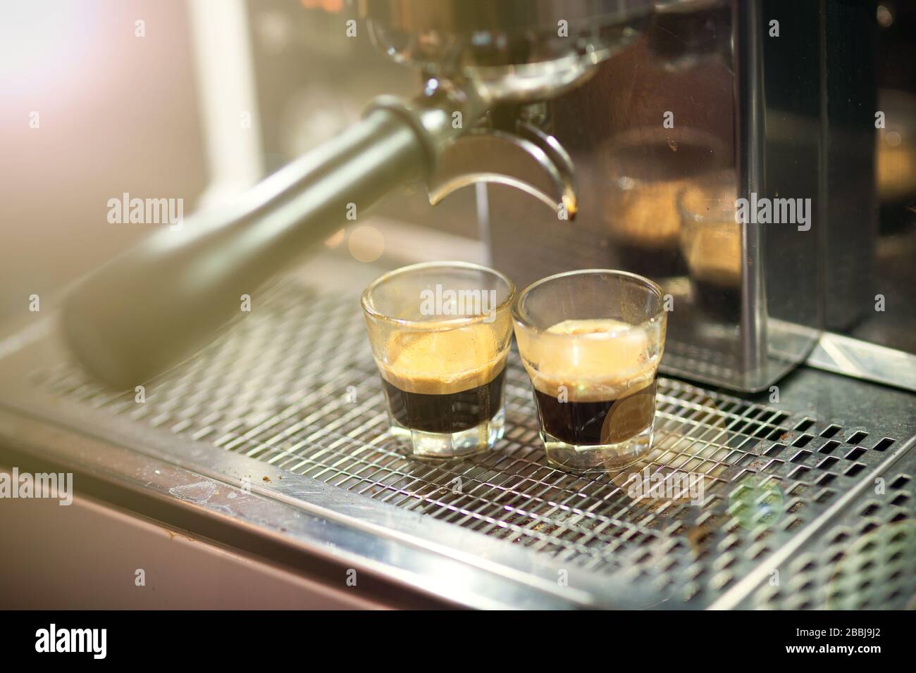 Making espresso hi-res stock photography and images - Alamy