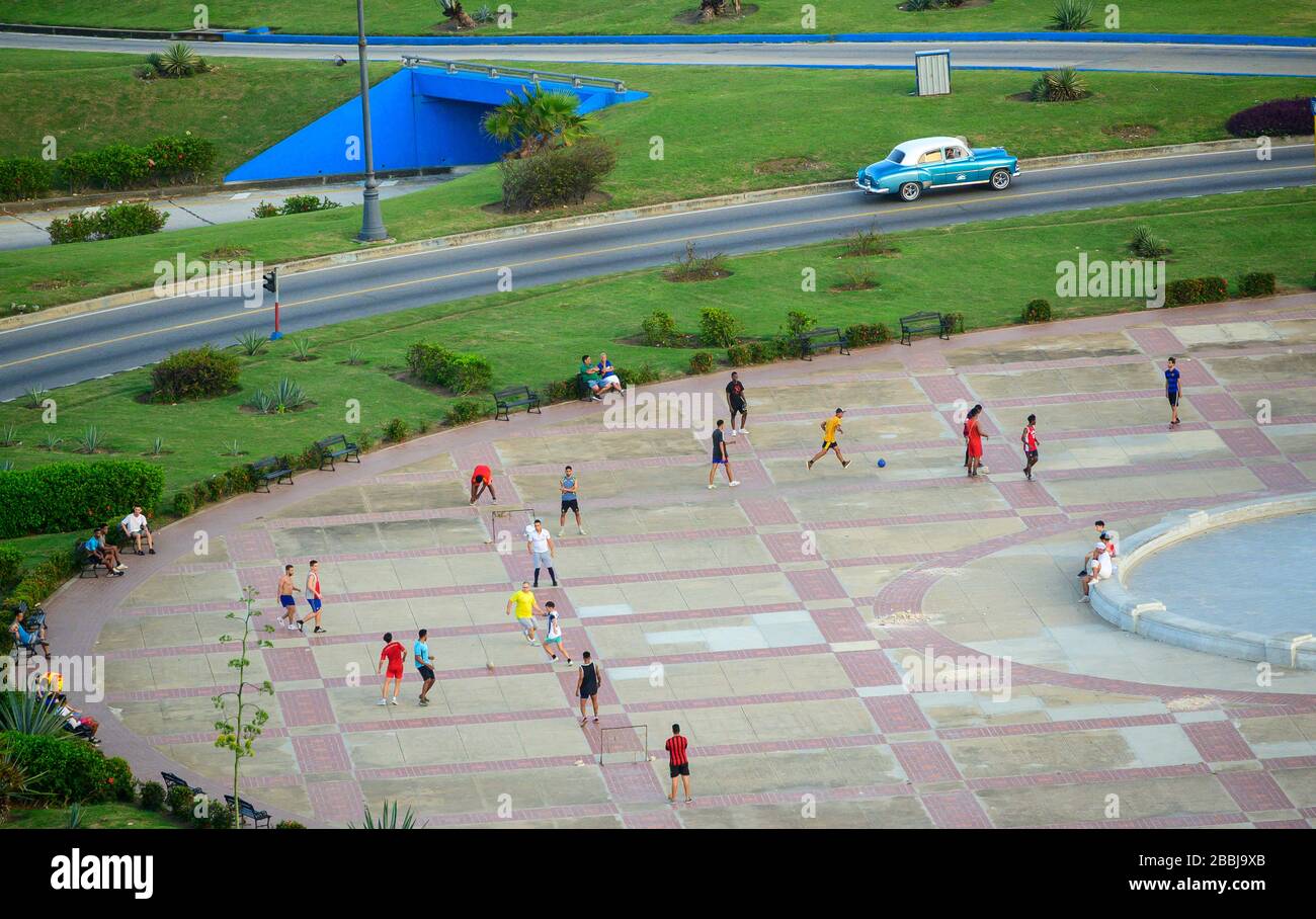 Children playing in cuba hi-res stock photography and images - Alamy