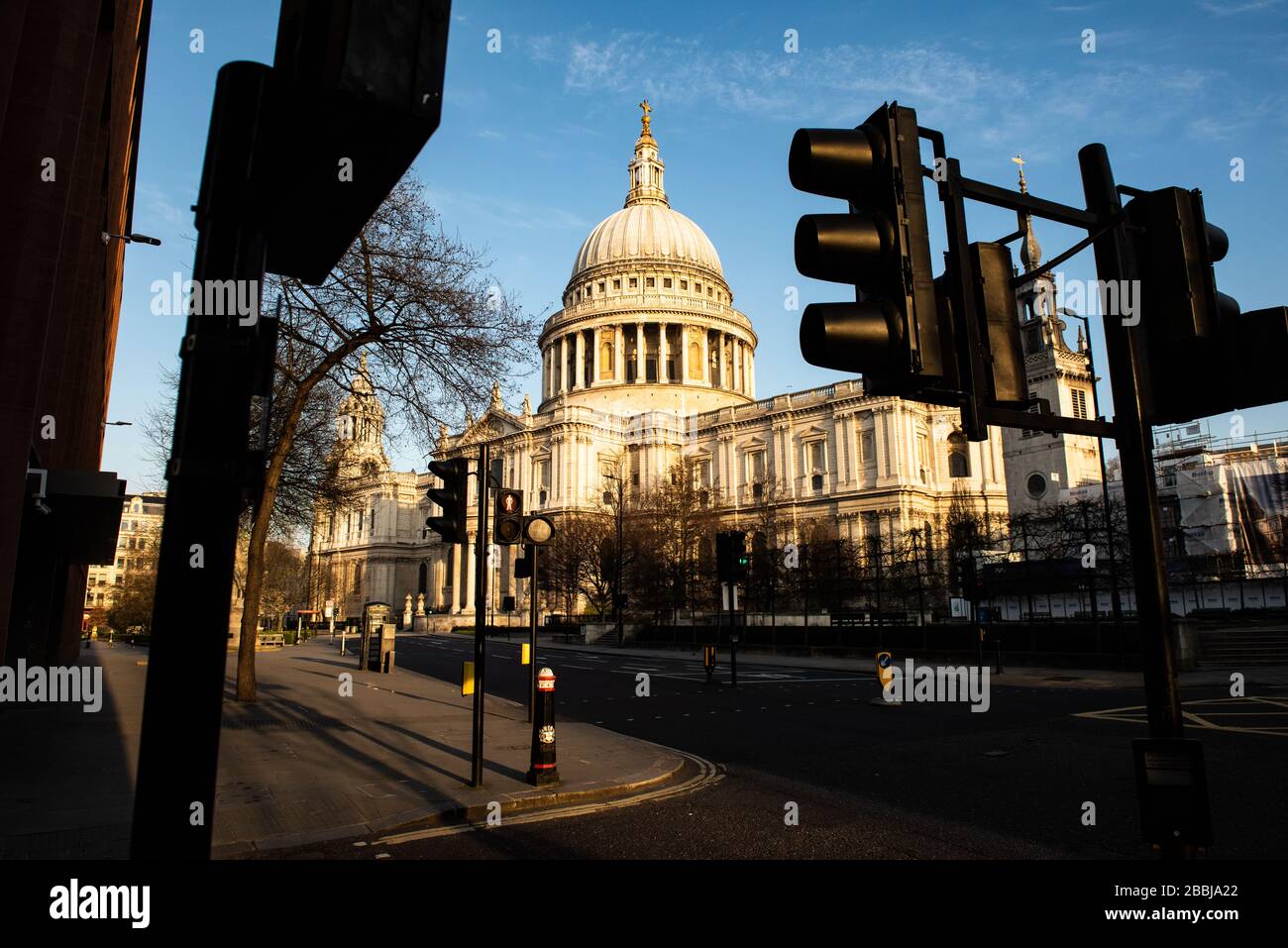 Empty london streets hi-res stock photography and images - Alamy