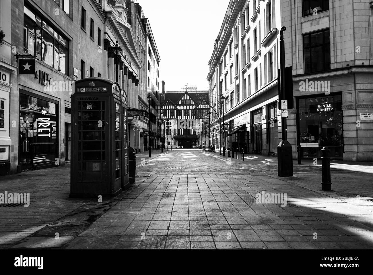 Empty street london hi-res stock photography and images - Alamy