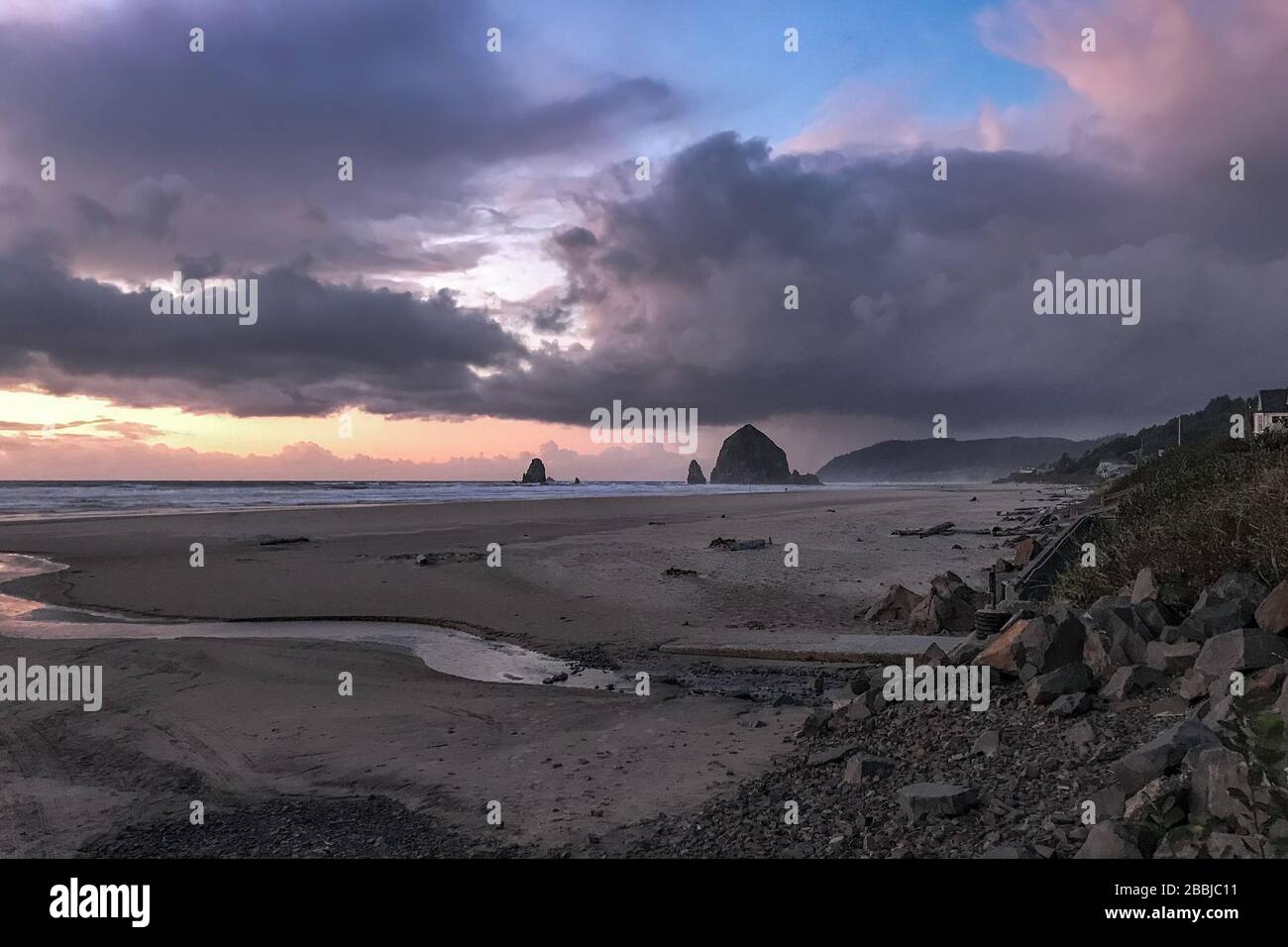 Haystack Rock on Cannon Beach, Oregon Coast Stock Photo - Alamy