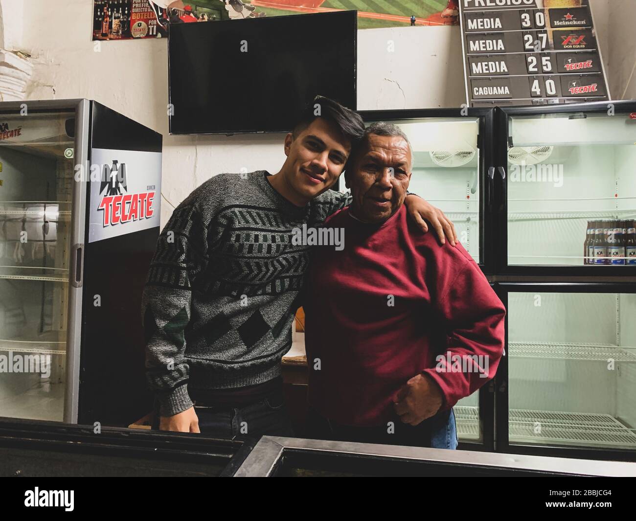 Kike barman de Club Obregon. cantina barman, bar, Tecate Stock Photo ...