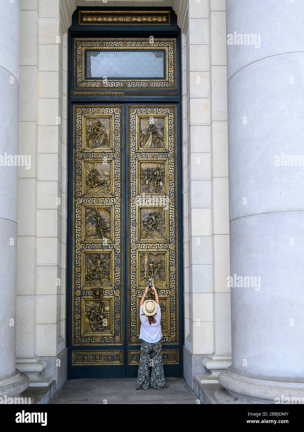 Bronze doors with bas-reliefs by Angelo Zanelli, El Capitolio, or the ...