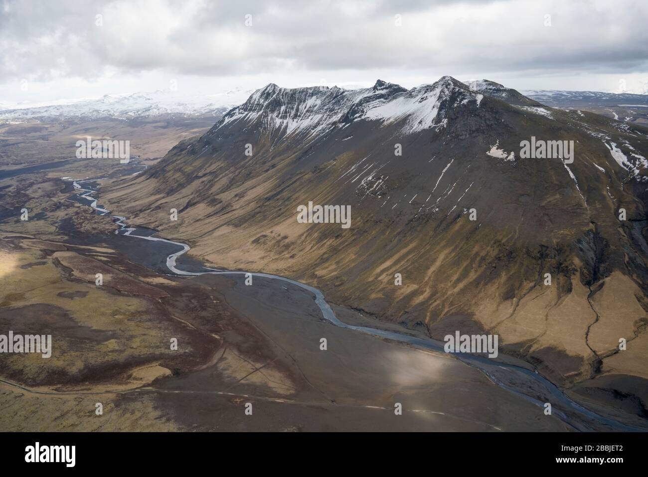 Aerial view mountains valley hi-res stock photography and images - Alamy