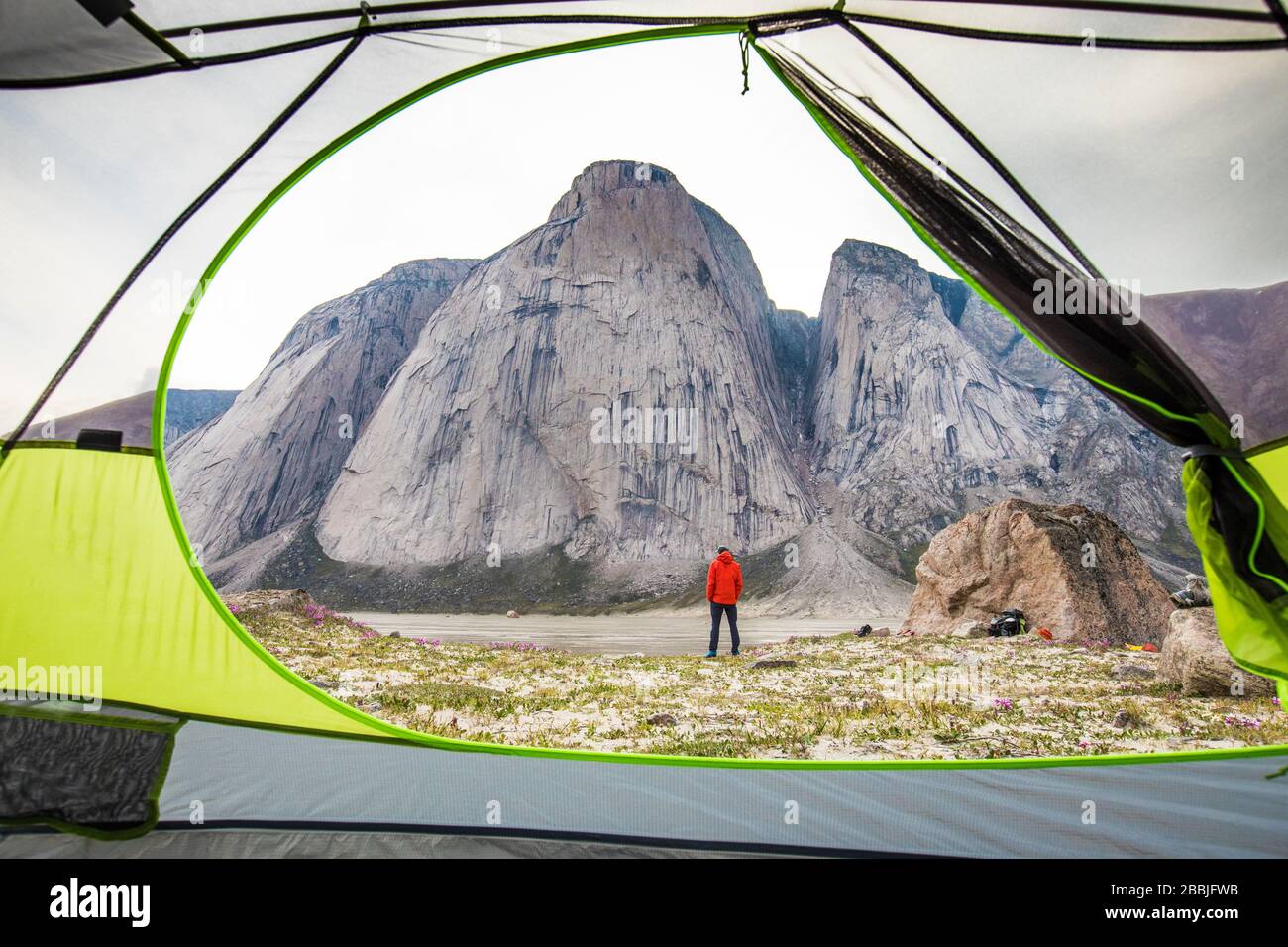 Open tent hi-res stock photography and images - Alamy