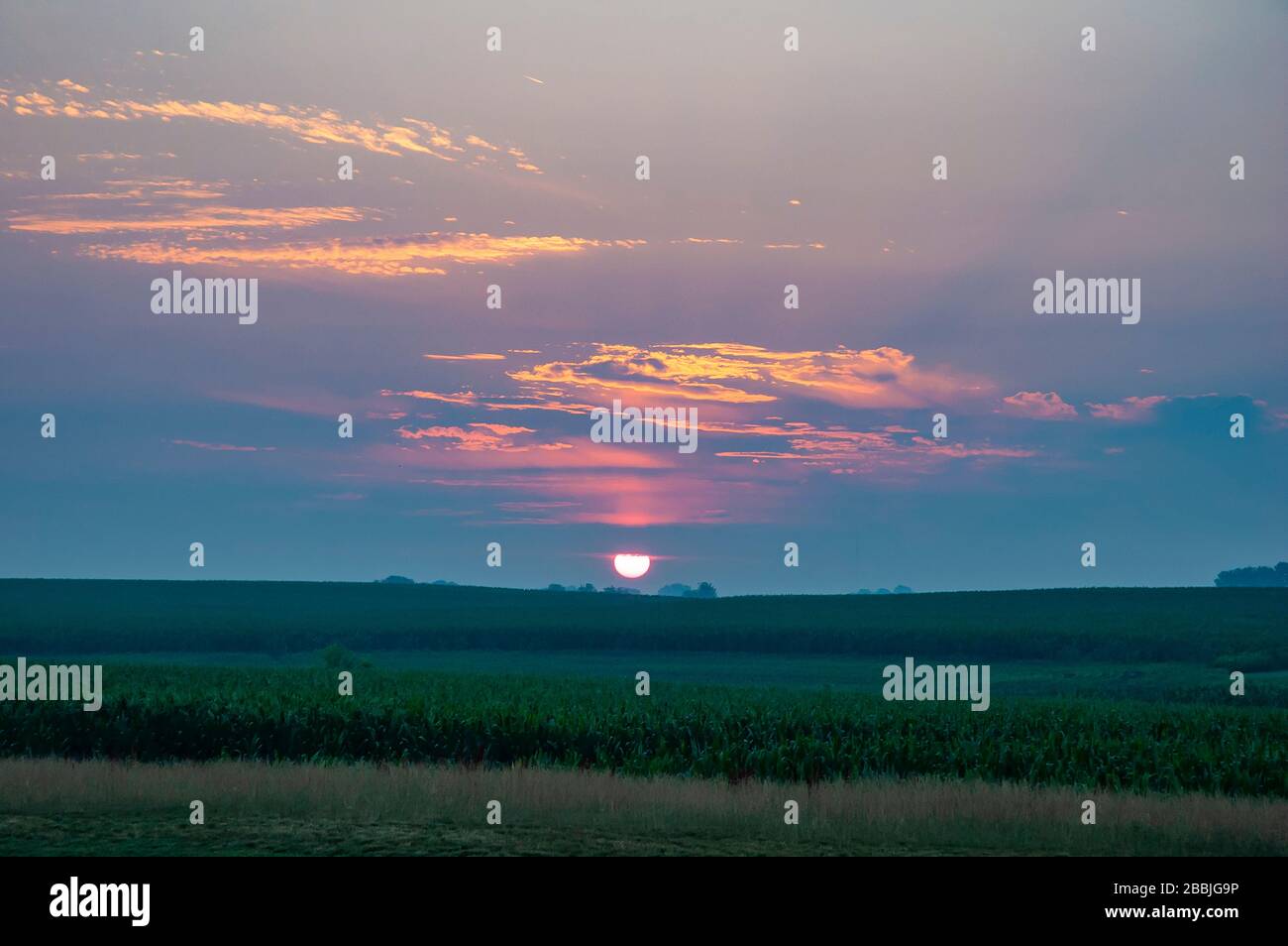 Sunrise fields hi-res stock photography and images - Alamy
