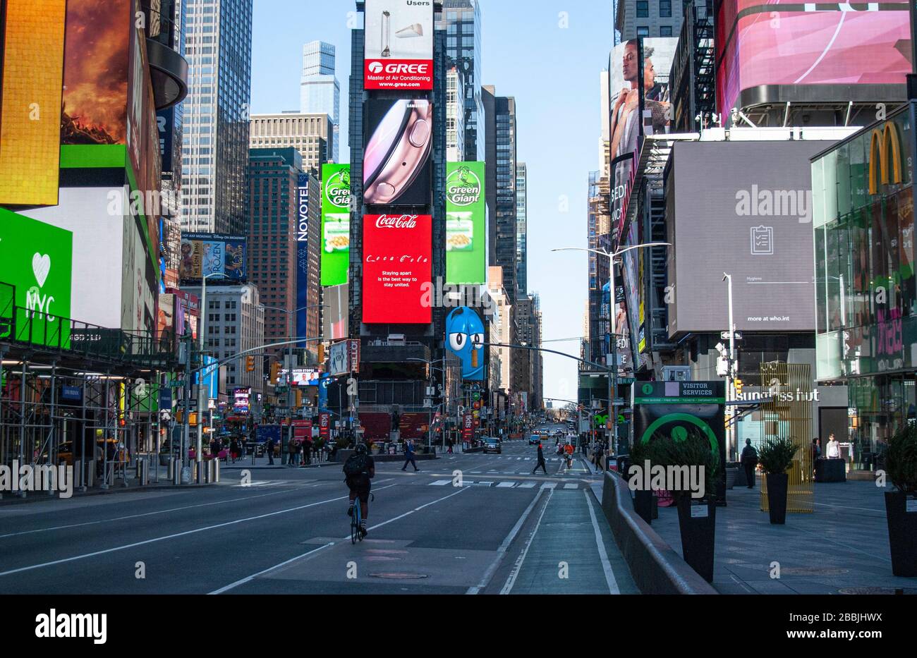 Times square deserted during coronavirus pandemic hi-res stock ...