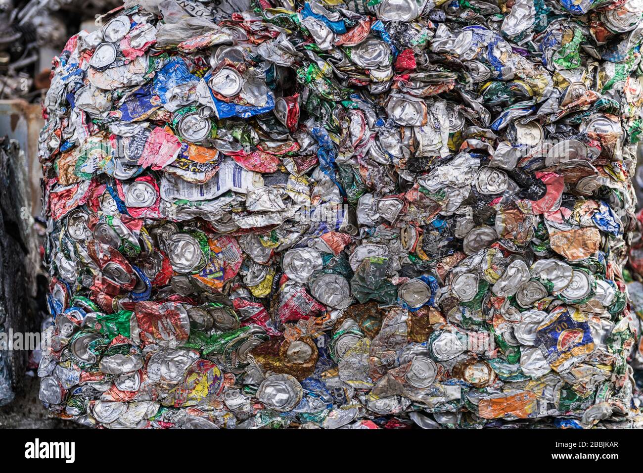 Squashed tin cans hi-res stock photography and images - Alamy