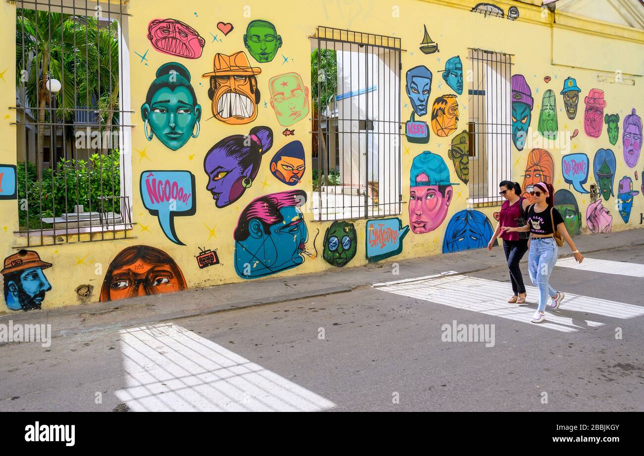 Street art murals in Havana Vieja, , Cuba Stock Photo - Alamy