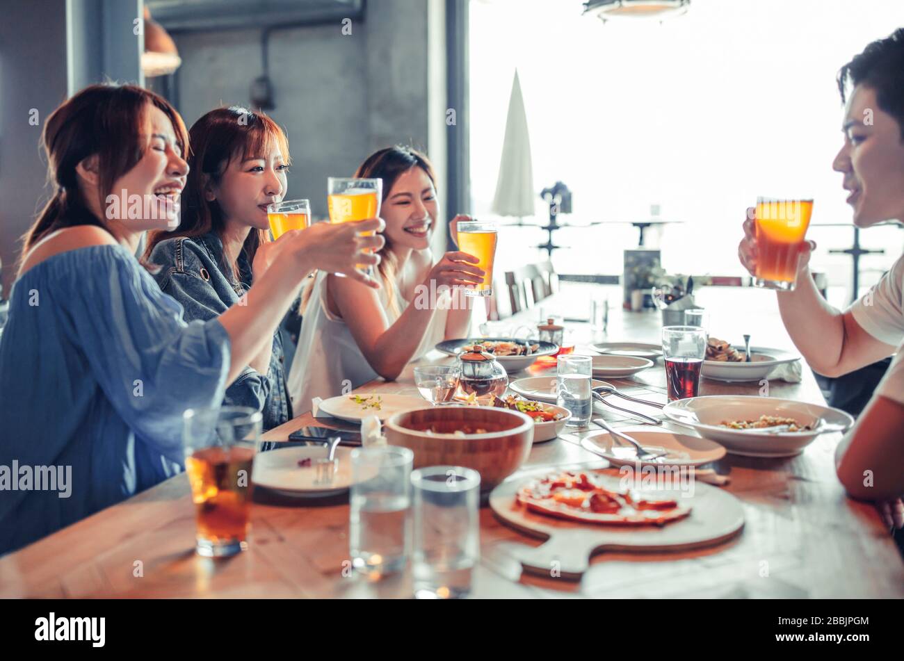 People in restaurant laughing hi-res stock photography and images - Alamy