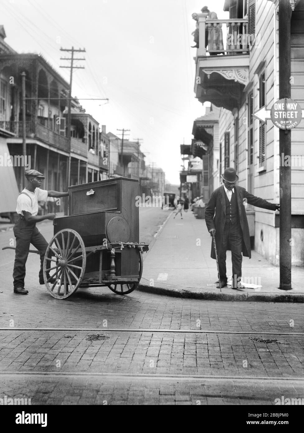 1920s scene hi-res stock photography and images - Alamy