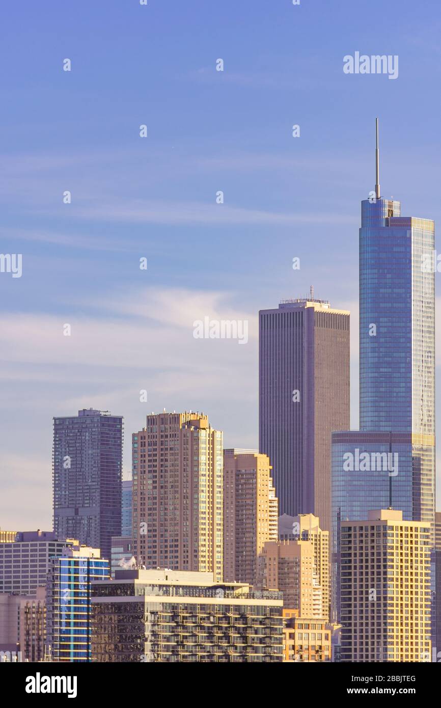 Chicago skyline buildings hi-res stock photography and images - Alamy
