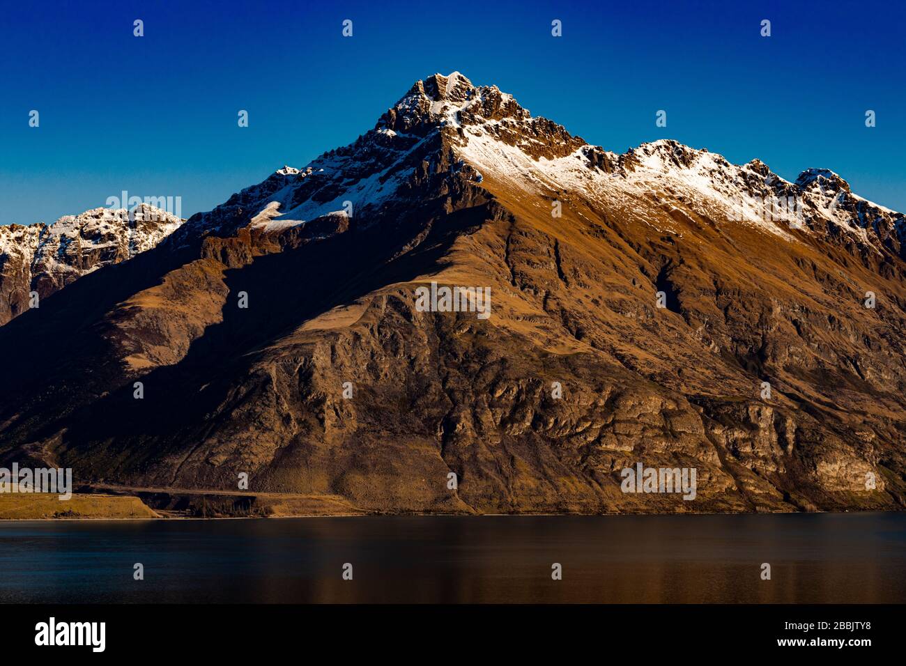 Queenstown skiing hi-res stock photography and images - Alamy