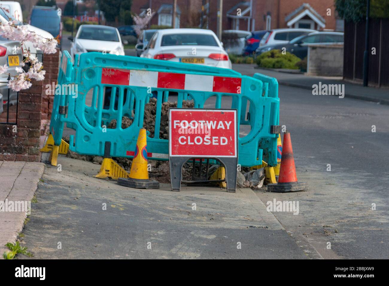 Footway closed sign hi-res stock photography and images - Alamy