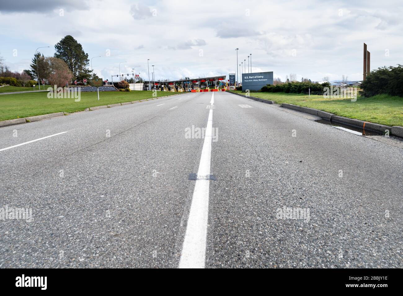 Peace arch border crossing blaine car hi-res stock photography and ...