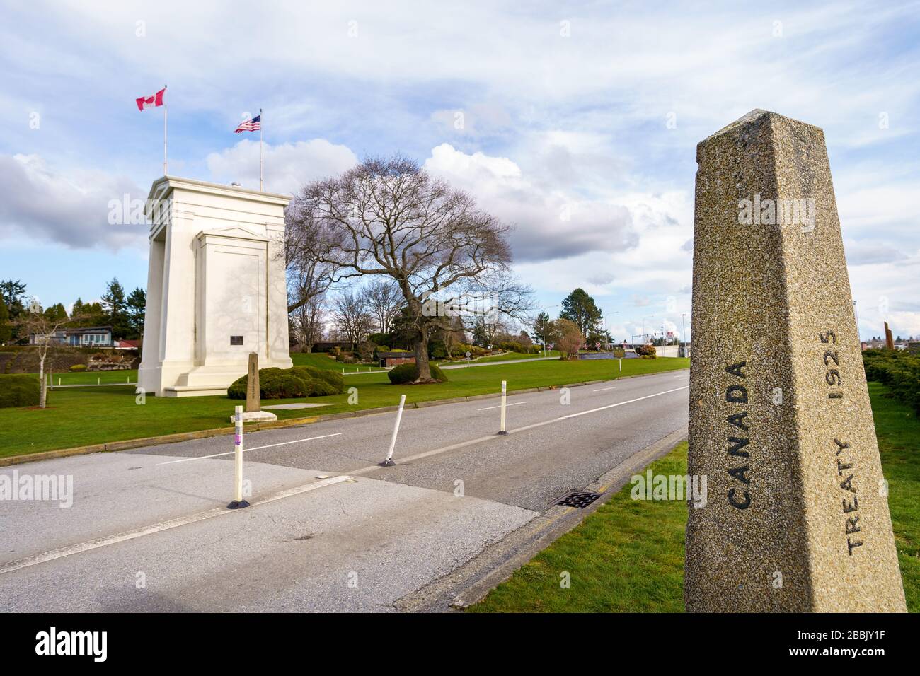 Surrey, Canada - Mar 29, 2020: Empty car lanes between Peach Arch and ...