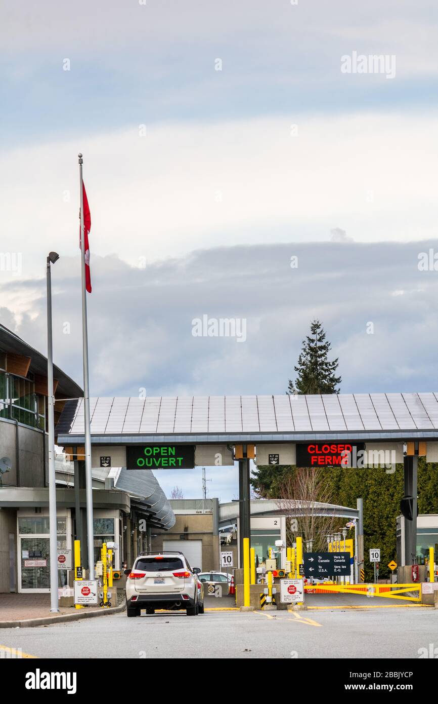 Surrrey, Canada - Mar 29, 2020: Two cars wait for entry at Peace Arch ...