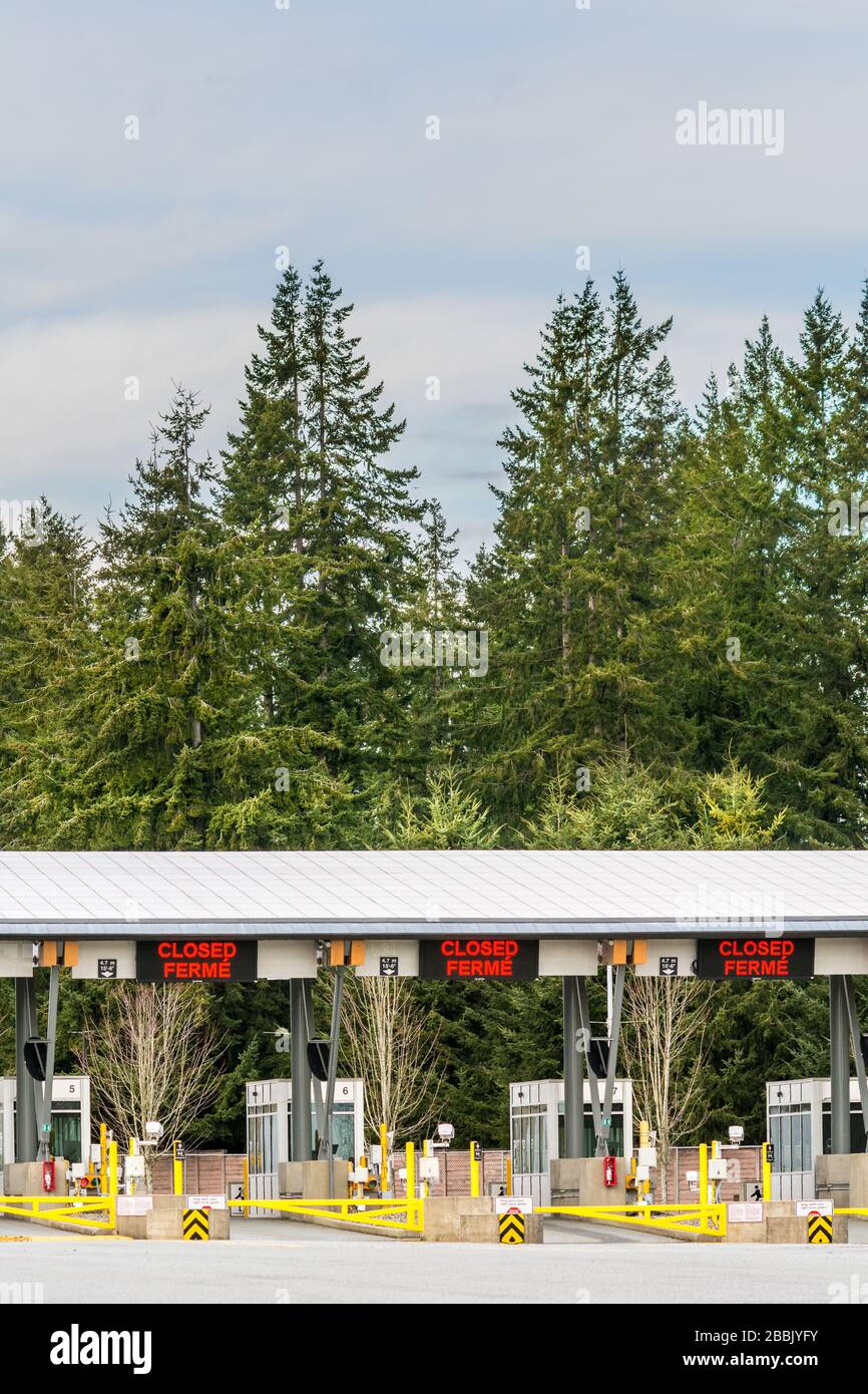 Border crossing inspection station hi-res stock photography and images ...