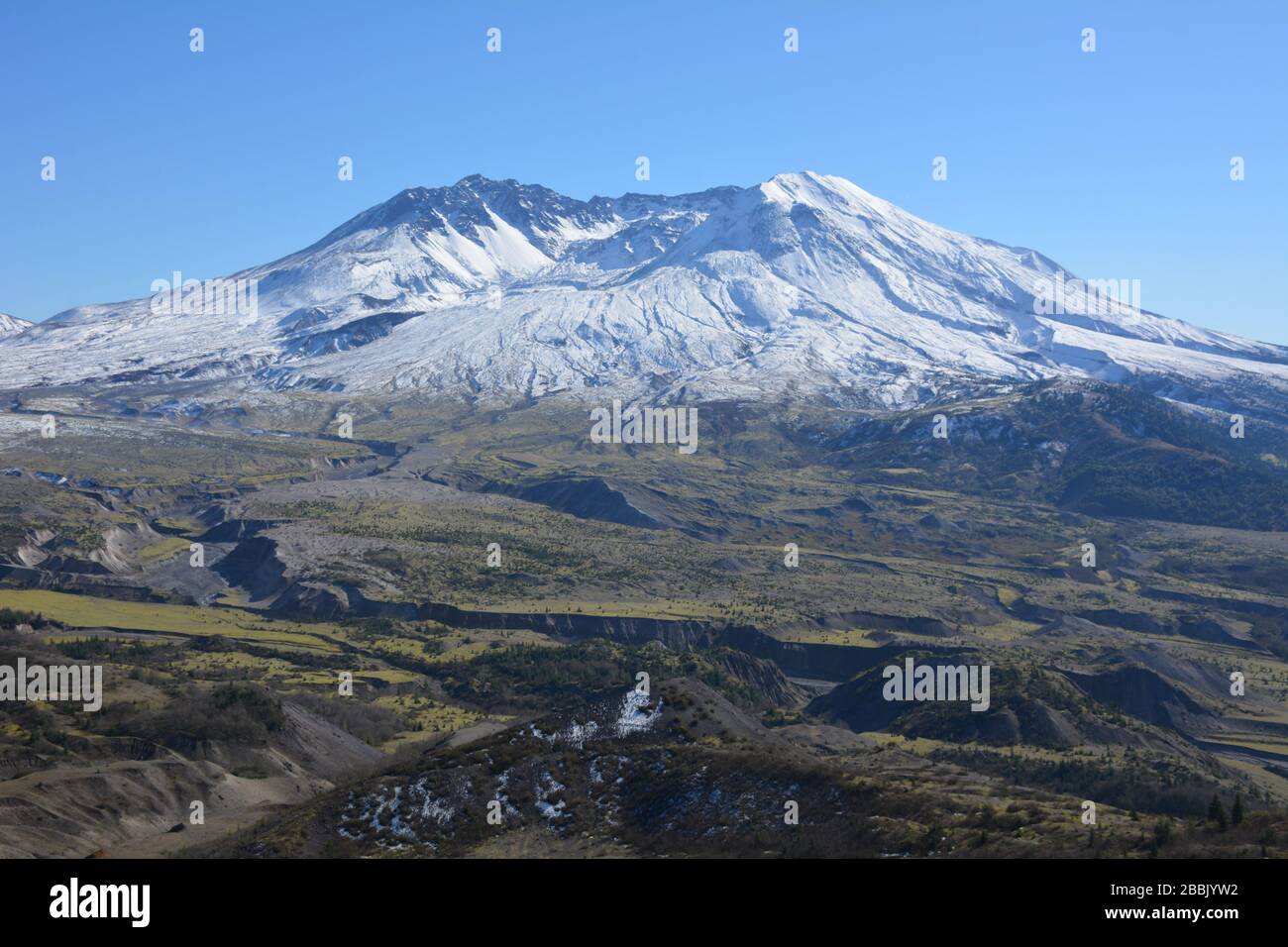 A spectacular view of active stratovolcano Mount Saint Helens, taken ...
