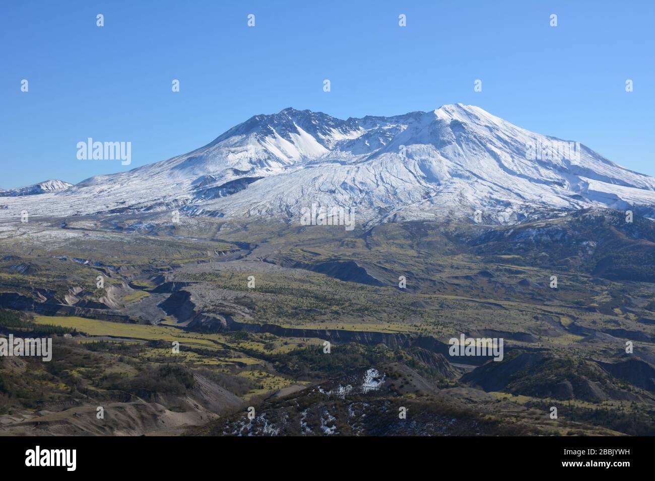 A spectacular view of active stratovolcano Mount Saint Helens, taken ...