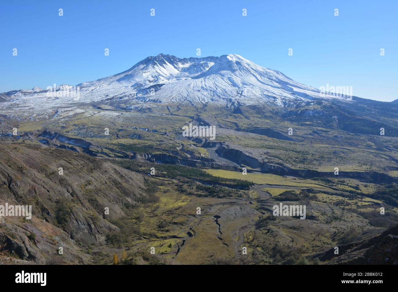 A spectacular view of active stratovolcano Mount Saint Helens, taken ...