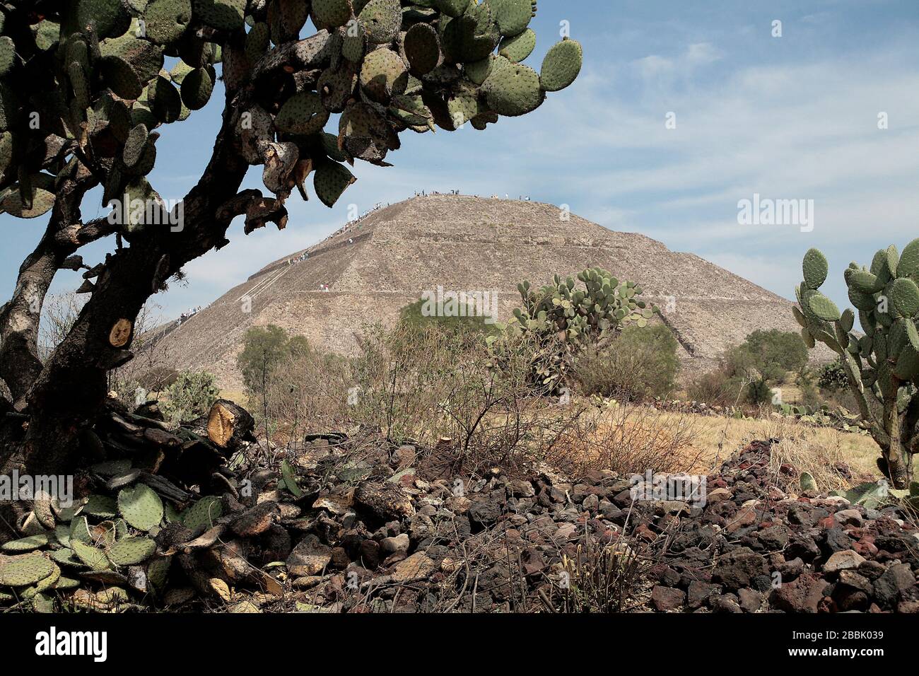 Sun pyramid hi-res stock photography and images - Alamy
