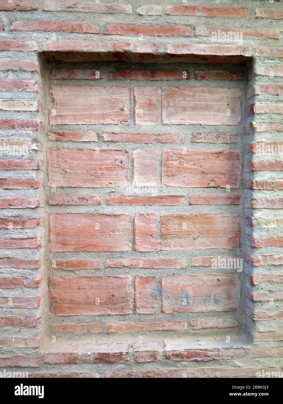 Closeup of decorative recessed brick wall design Stock Photo - Alamy