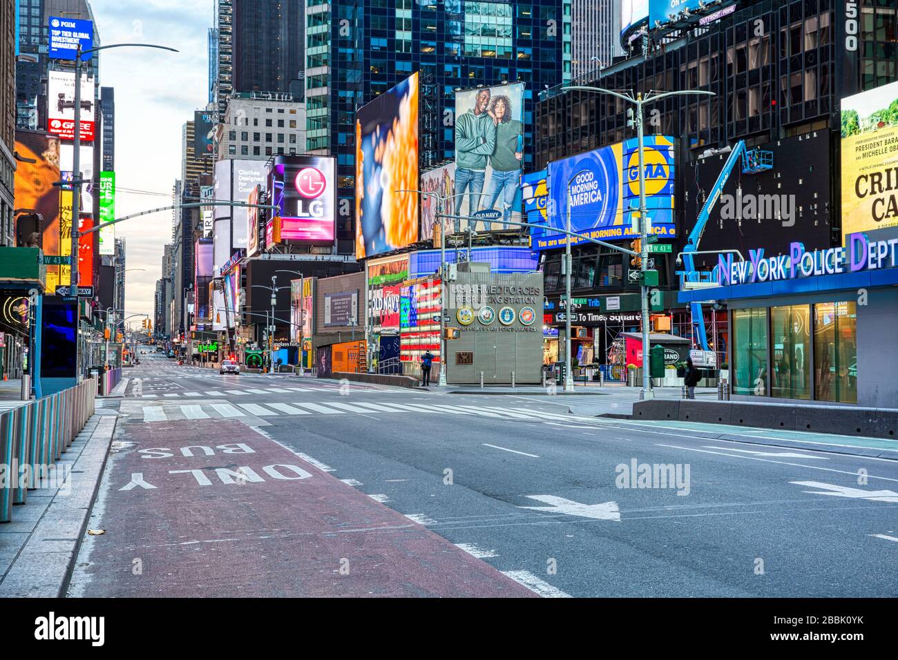 Empty nyc streets hi-res stock photography and images - Alamy