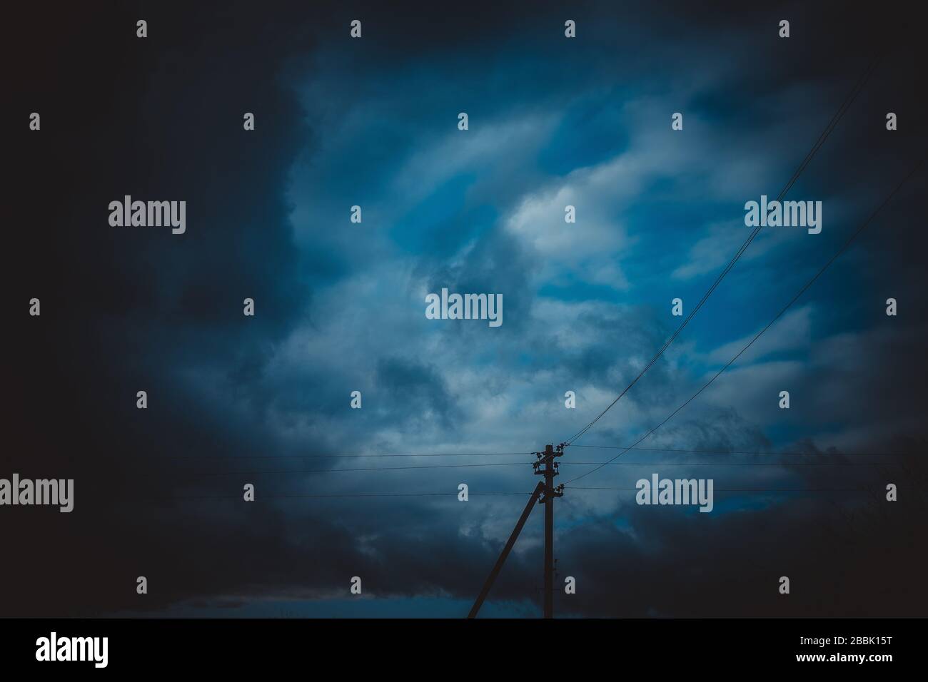 Electric transmission tower triangle hi-res stock photography and ...