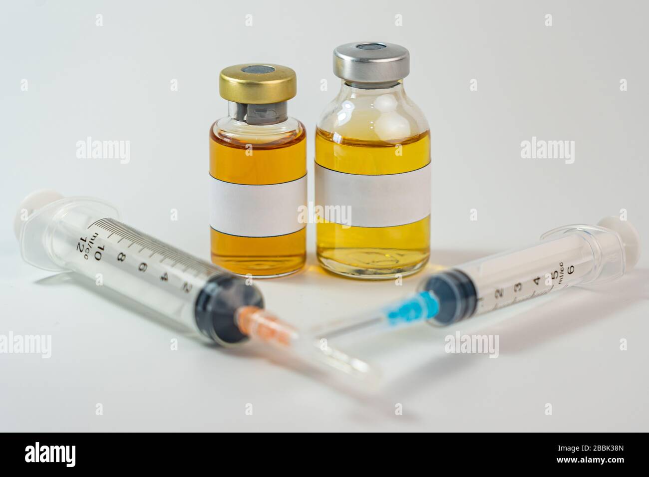 Vaccine bottle with blank label and syringe injection Stock Photo - Alamy