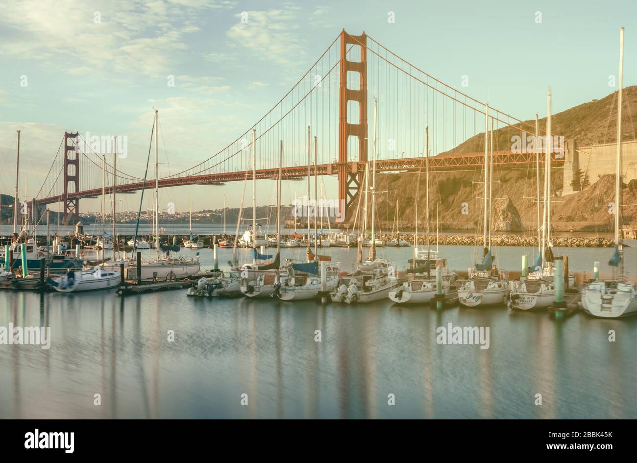 The Golden Gate Bridge at early dawn, seen from Cavallo Point at Fort ...