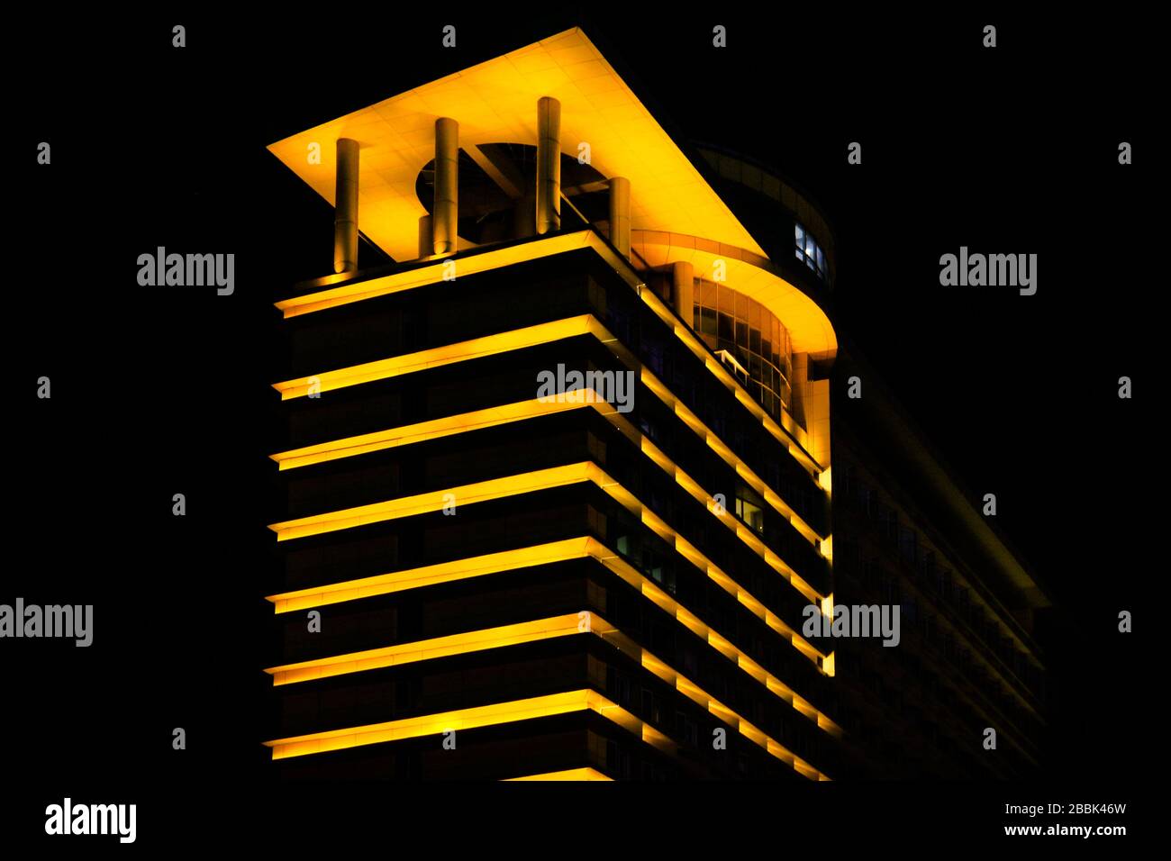 Modern architecture yellow light hi-res stock photography and images ...