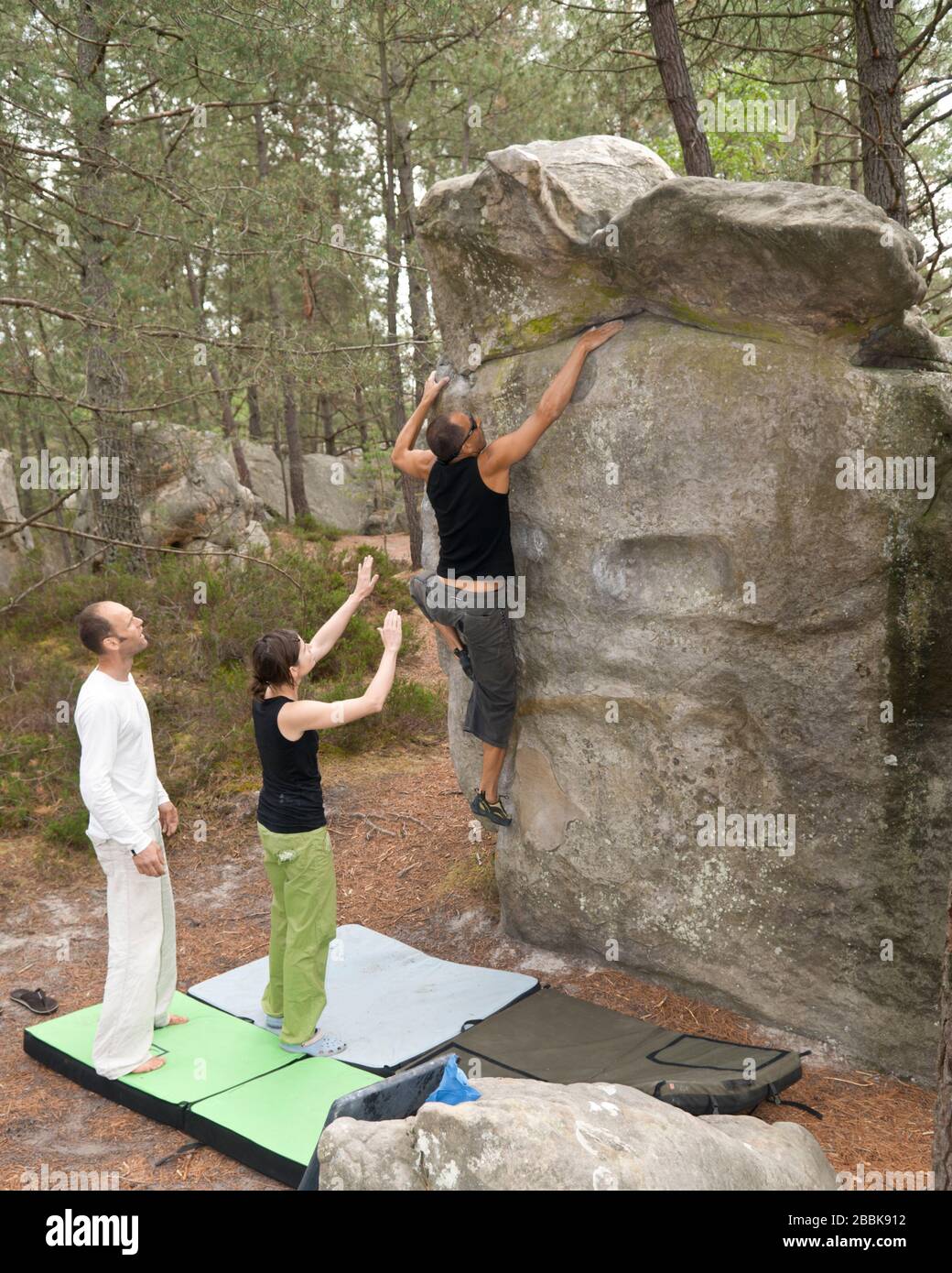 Bouldering at the rocks in the forests of Fontainebleau Stock Photo - Alamy
