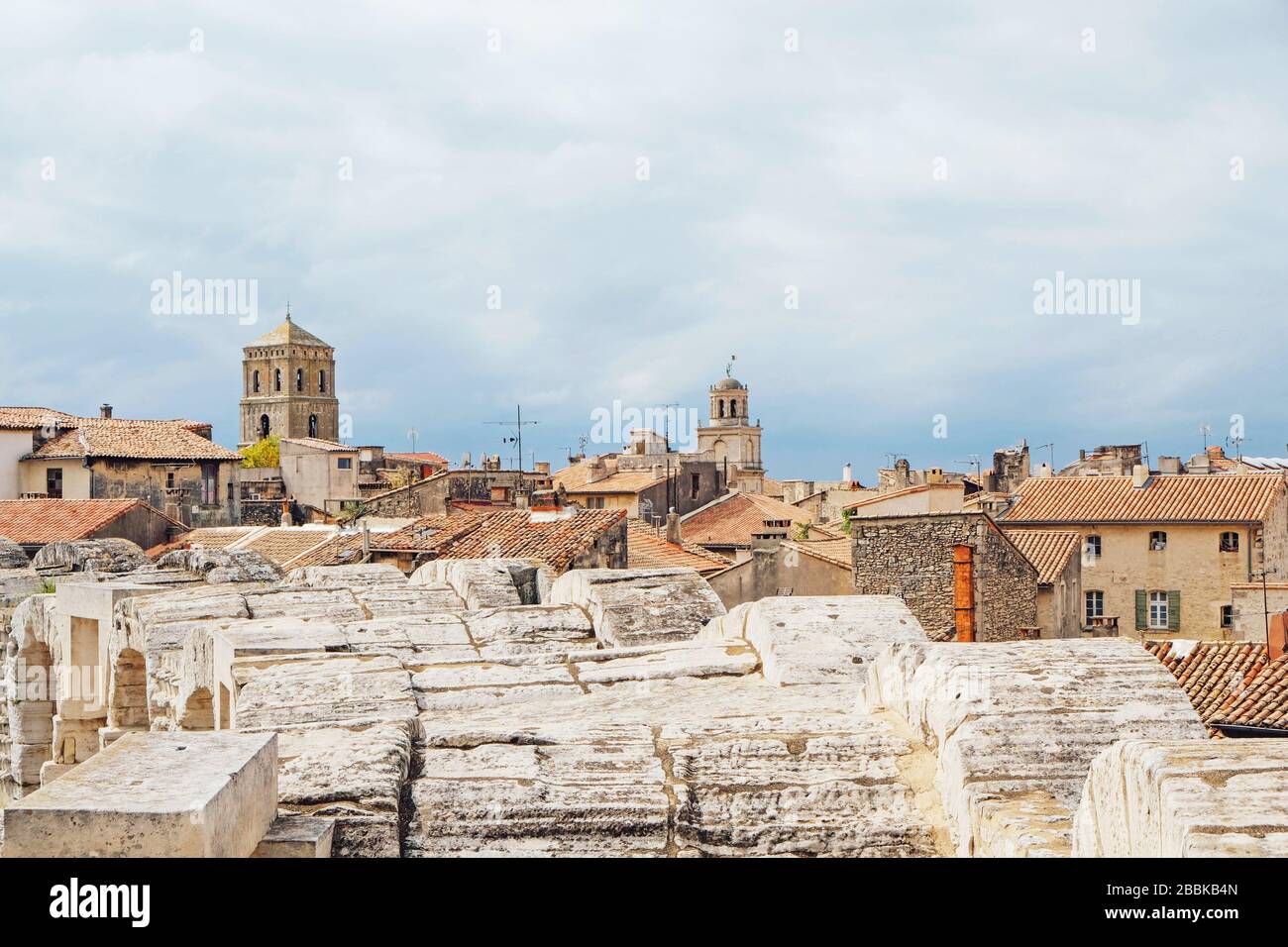 Old alley in arles hi-res stock photography and images - Alamy