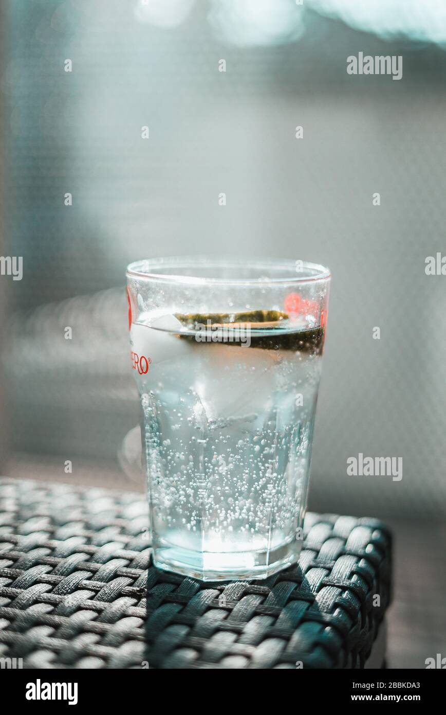 Cocktail Gin Tonic Bokeh Stock Photo - Alamy