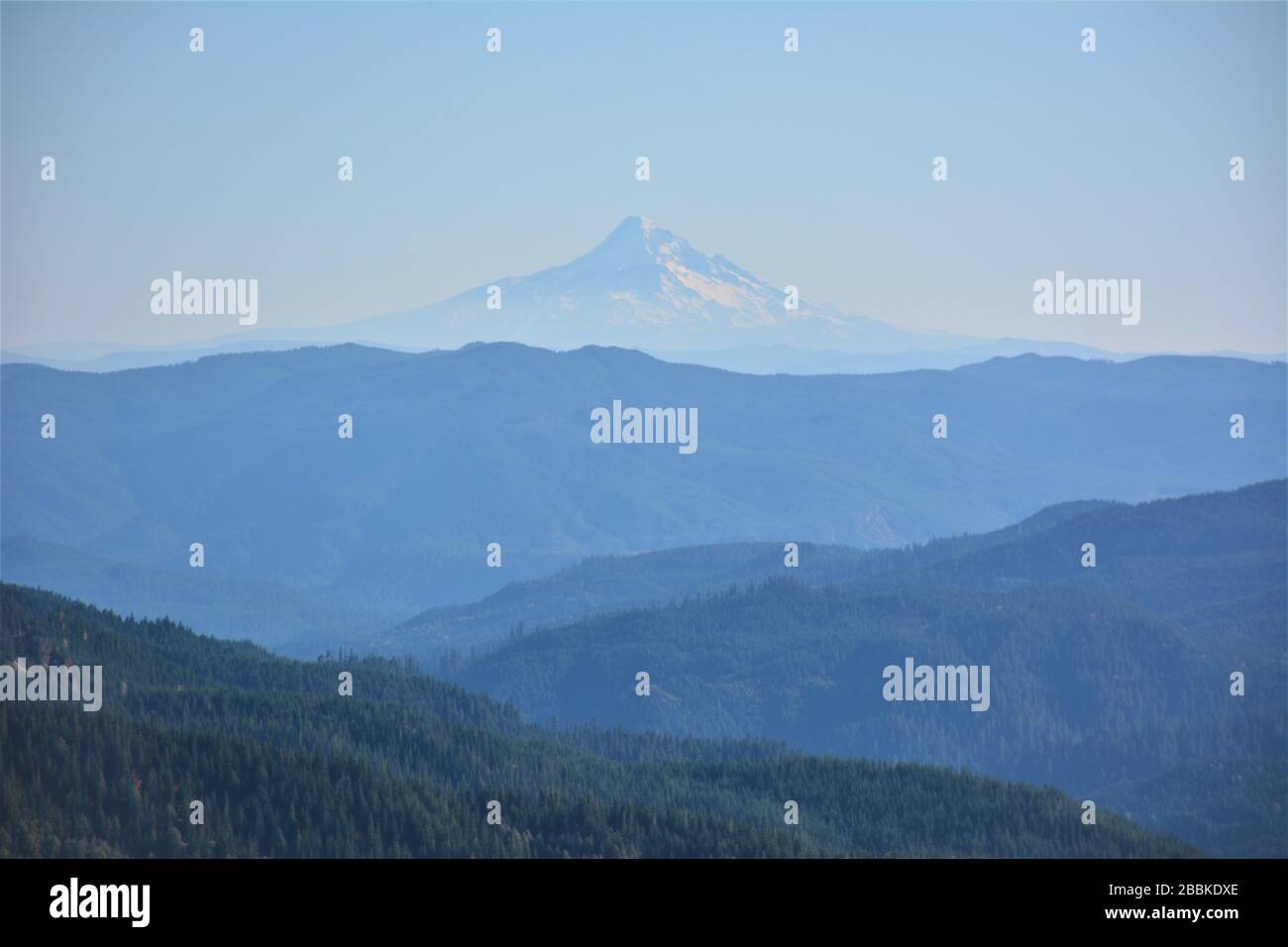 Mount Hood in Oregon seen in October from the Windy Ridge viewpoint ...
