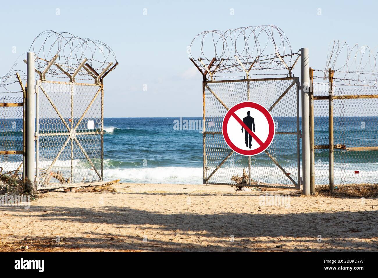 Asian walking beach hi-res stock photography and images - Alamy