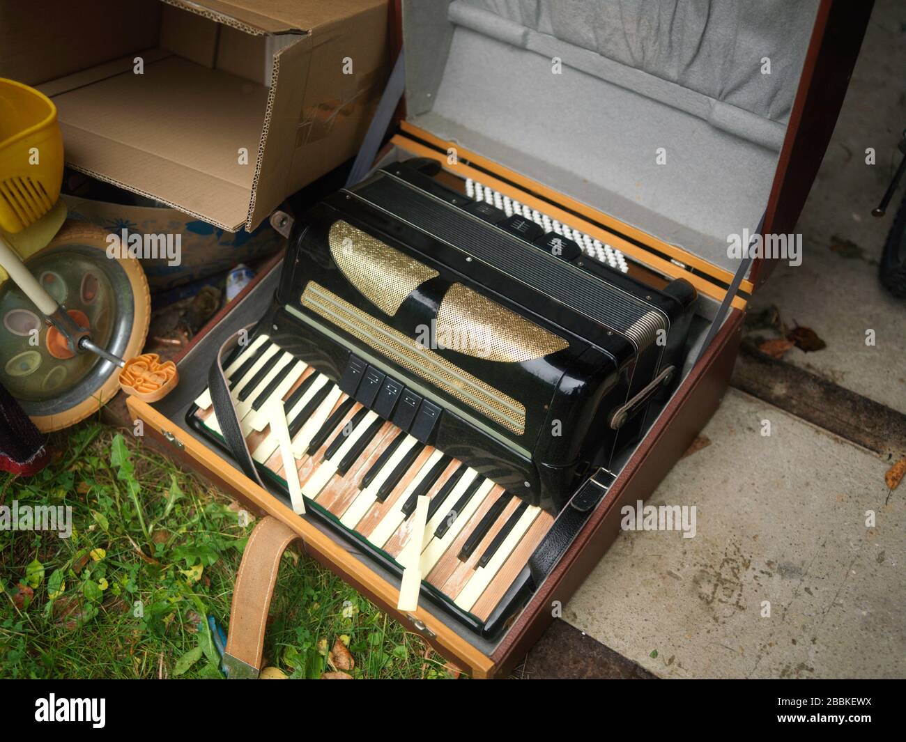 Broken household objects hi-res stock photography and images - Alamy