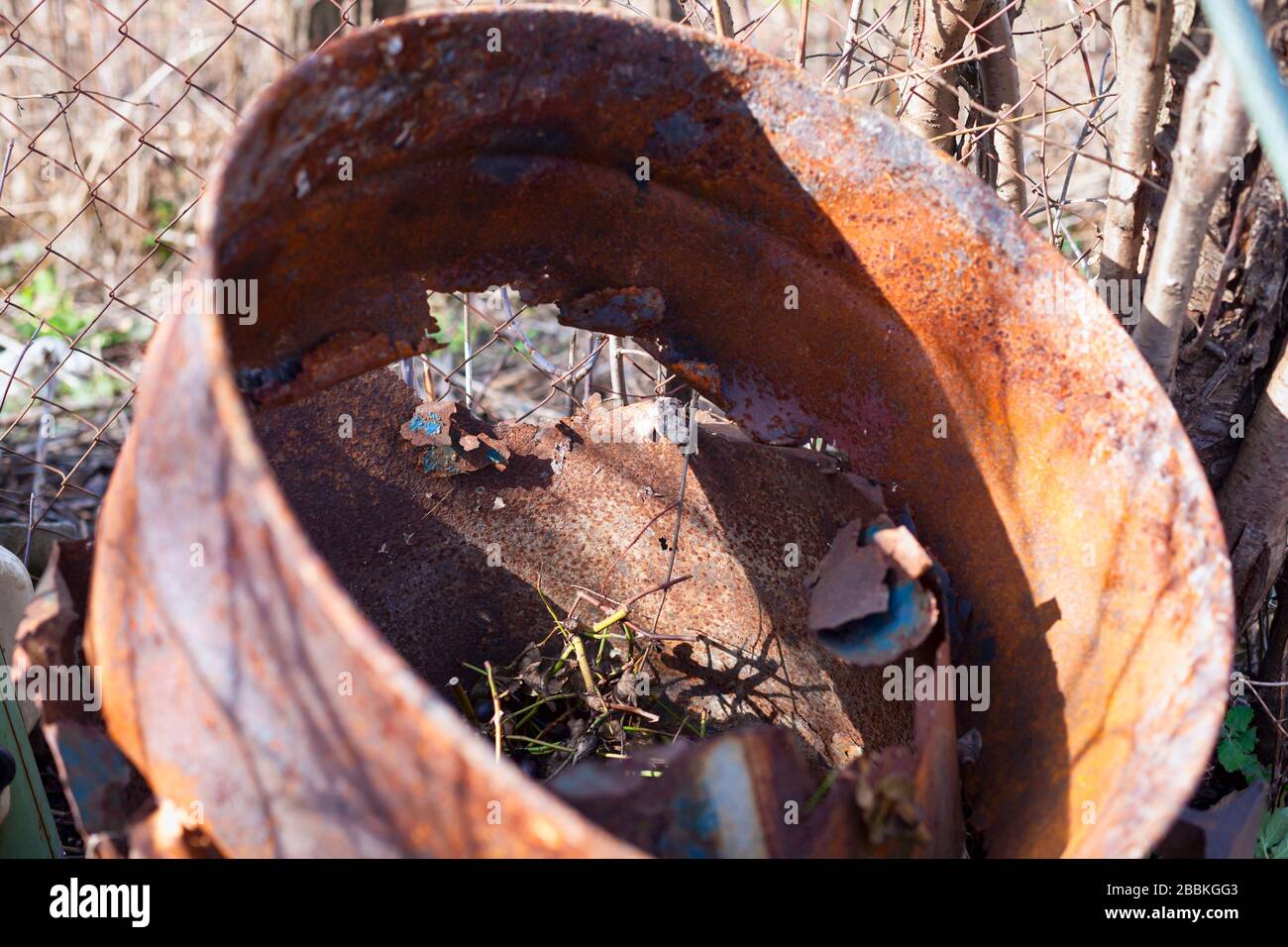 Metal barrel hi-res stock photography and images - Alamy