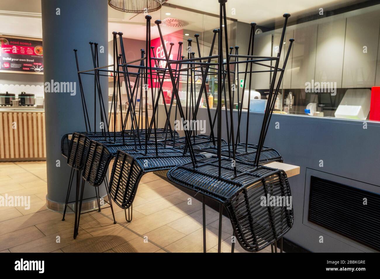 Empty bars and restaurants hi-res stock photography and images - Alamy