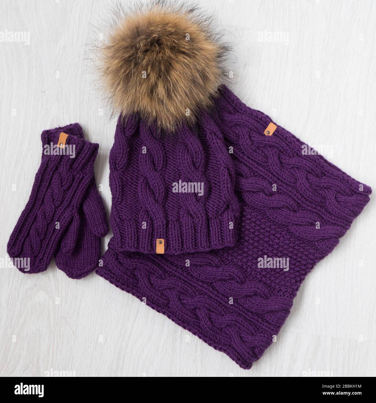 Snood hi-res stock photography and images - Alamy