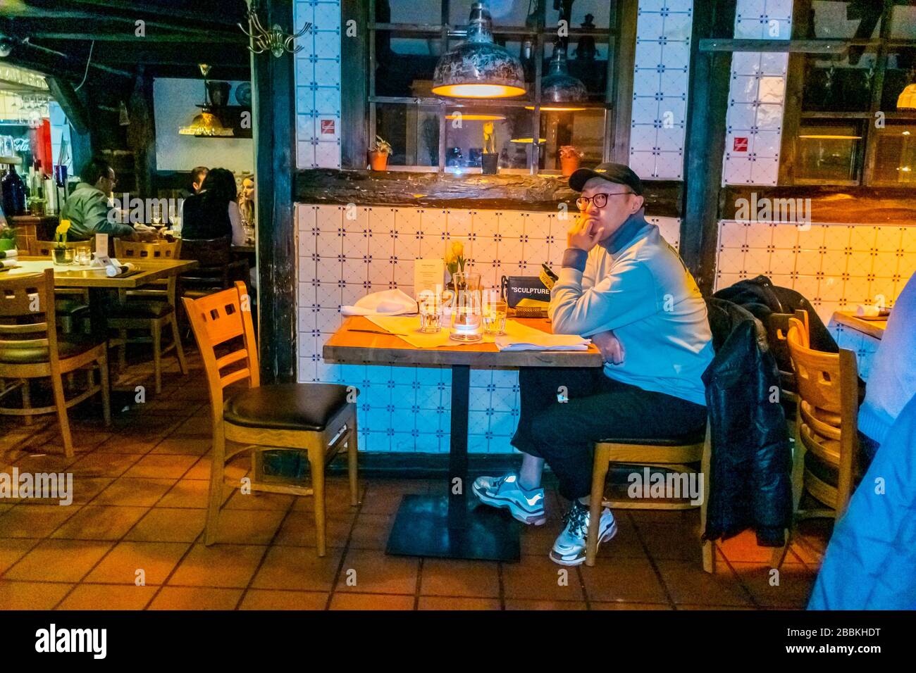 Vienna chinese restaurant hi-res stock photography and images - Alamy