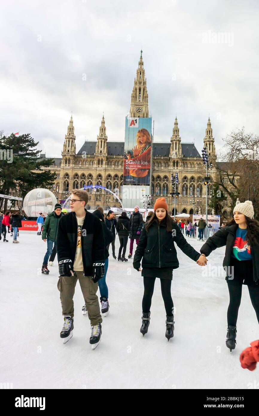 Ice crowd teenagers hi-res stock photography and images - Alamy