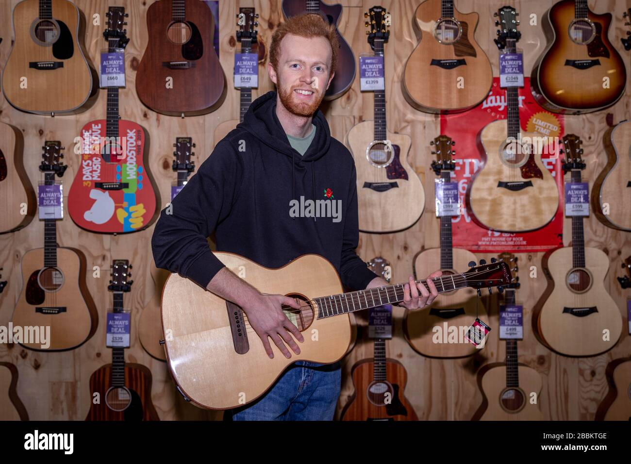 Expensive guitar hi-res stock photography and images - Alamy