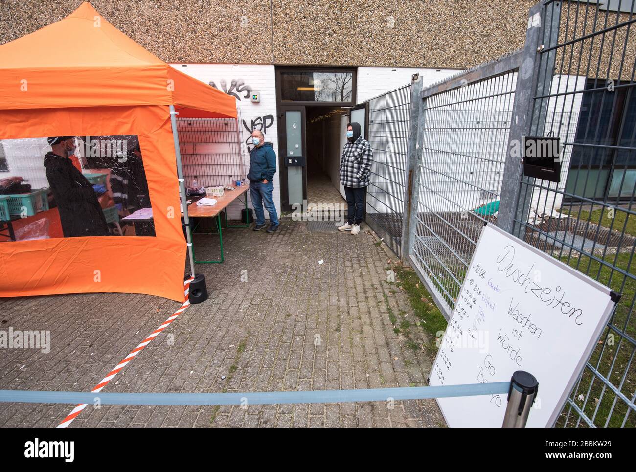 Hamburg, Germany. 01st Apr, 2020. A sign with the shower times for ...