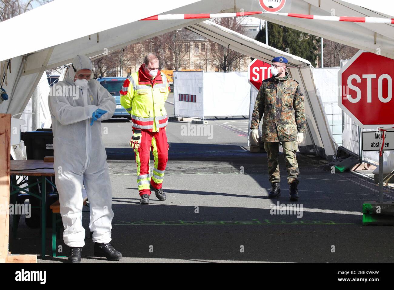 01 April 2020, Thuringia, Gera: Mathias Jahn (l-r), Bundeswehr Corporal ...