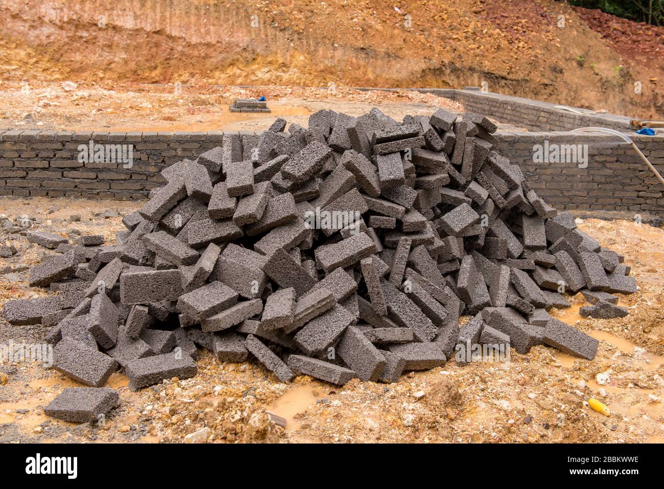 Bad bricks masonry hi-res stock photography and images - Alamy
